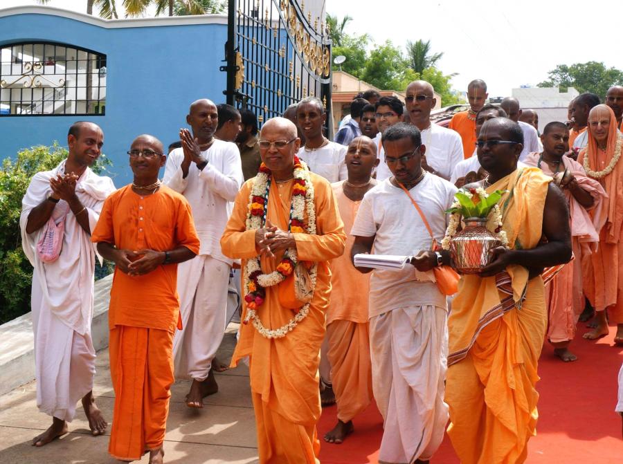 Lokanath Swami Joins the ‘All India Padayatra’ - ISKCON Padayatra